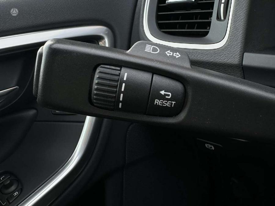 Balts Volvo V60 Cross Country 2018 Viļņa, ar dzinēja tilpumu 2.00 L un nobraukumu 221 tūkst. km par 12750 €, foto 10 vietnē AUTOMOTO.COM.LV