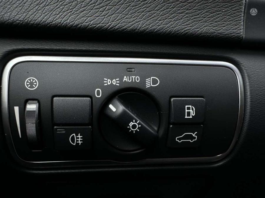 Balts Volvo V60 Cross Country 2018 Viļņa, ar dzinēja tilpumu 2.00 L un nobraukumu 221 tūkst. km par 12750 €, foto 20 vietnē AUTOMOTO.COM.LV
