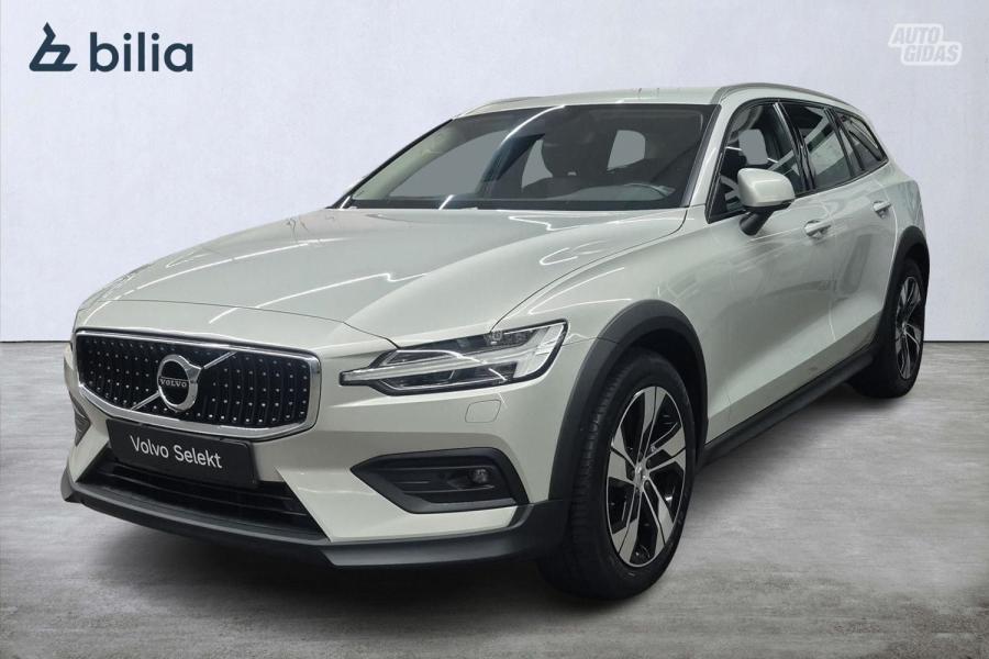 White Volvo V60 Cross Country 2019 in Kaunas, with an engine capacity of 0.00 L and mileage of 86 thousand km for 33542 €, photo 1 on AUTOMOTO.COM.LV