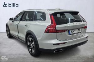 White Volvo V60 Cross Country 2019 in Kaunas, with an engine capacity of 0.00 L and mileage of 86 thousand km for 33542 €, photo 2 on AUTOMOTO.COM.LV