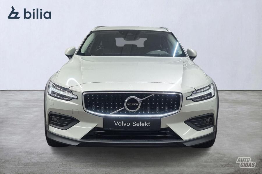 White Volvo V60 Cross Country 2019 in Kaunas, with an engine capacity of 0.00 L and mileage of 86 thousand km for 33542 €, photo 6 on AUTOMOTO.COM.LV