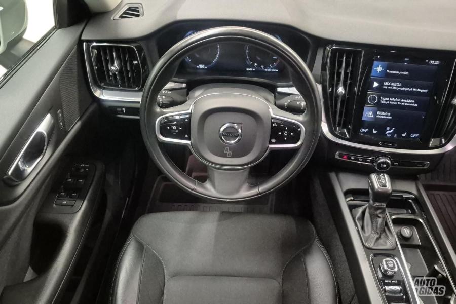 White Volvo V60 Cross Country 2019 in Kaunas, with an engine capacity of 0.00 L and mileage of 86 thousand km for 33542 €, photo 11 on AUTOMOTO.COM.LV