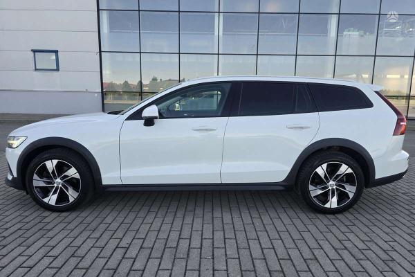 Balts Volvo V60 Cross Country 2019 Panevēža, ar dzinēja tilpumu 1.97 L un nobraukumu 233 tūkst. km par 14999 €, foto 3 vietnē AUTOMOTO.COM.LV