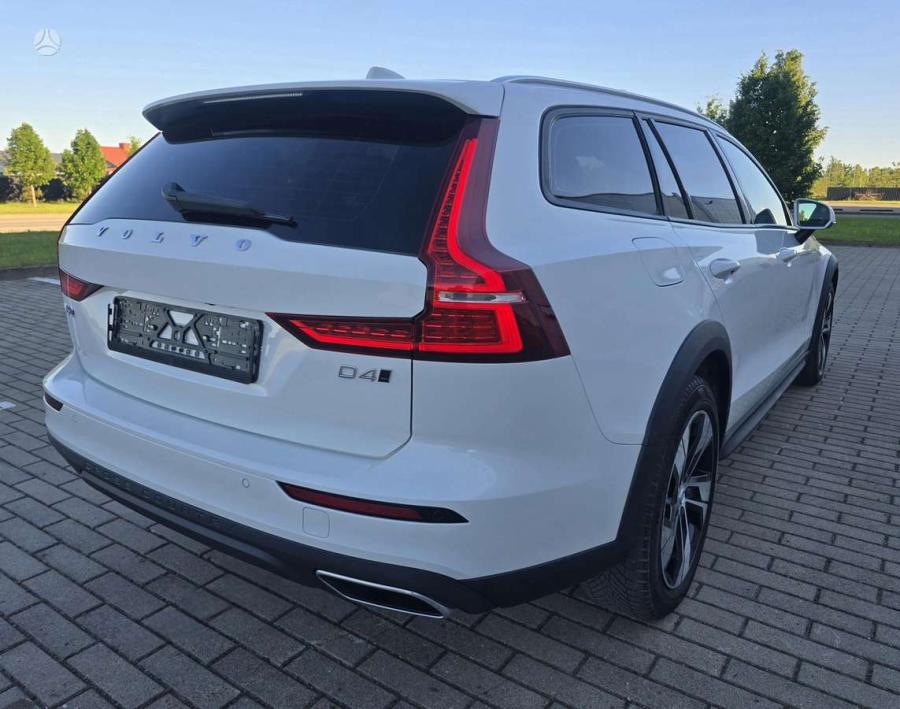 Белый Вольво V60 Cross Country 2019 в Паневежис, объемом двигателя 1.97 л и пробегом 233 тыс. км за 14999 €, фото 7 на AUTOMOTO.COM.LV