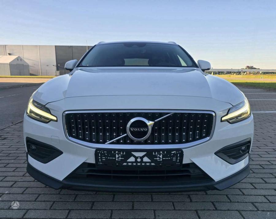 Белый Вольво V60 Cross Country 2019 в Паневежис, объемом двигателя 1.97 л и пробегом 233 тыс. км за 14999 €, фото 10 на AUTOMOTO.COM.LV