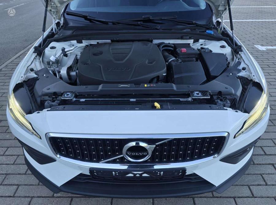 Белый Вольво V60 Cross Country 2019 в Паневежис, объемом двигателя 1.97 л и пробегом 233 тыс. км за 14999 €, фото 35 на AUTOMOTO.COM.LV