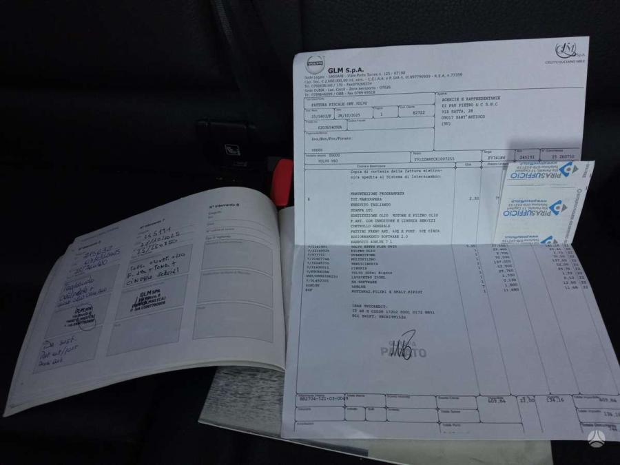 White Volvo V60 Cross Country 2019 in Panevezys, with an engine capacity of 1.97 L and mileage of 282 thousand km for 16100 €, photo 42 on AUTOMOTO.COM.LV