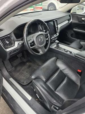 White Volvo V60 Cross Country 2019 in Panevezys, with an engine capacity of 1.97 L and mileage of 282 thousand km for 16100 €, photo 68 on AUTOMOTO.COM.LV
