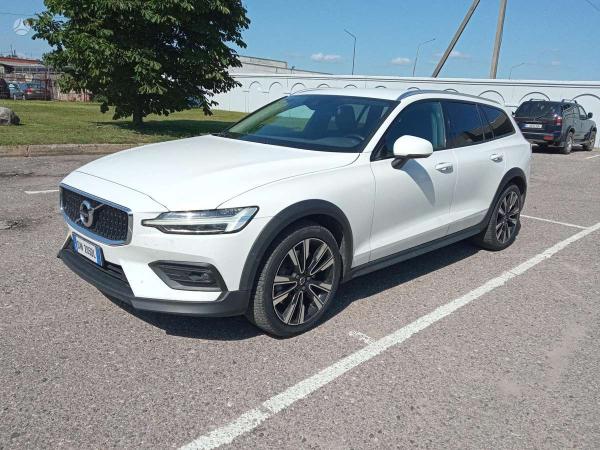 Белый Вольво V60 Cross Country 2019 в Паневежис, объемом двигателя 1.97 л и пробегом 282 тыс. км за 16100 €, фото 2 на AUTOMOTO.COM.LV