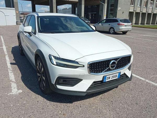 Белый Вольво V60 Cross Country 2019 в Паневежис, объемом двигателя 1.97 л и пробегом 282 тыс. км за 16100 €, фото 6 на AUTOMOTO.COM.LV