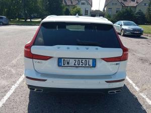 White Volvo V60 Cross Country 2019 in Panevezys, with an engine capacity of 1.97 L and mileage of 282 thousand km for 16100 €, photo 14 on AUTOMOTO.COM.LV