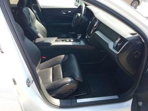 White Volvo V60 Cross Country 2019 in Panevezys, with an engine capacity of 1.97 L and mileage of 282 thousand km for 16100 €, photo 19 on AUTOMOTO.COM.LV