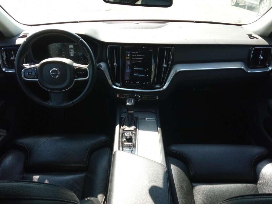 White Volvo V60 Cross Country 2019 in Panevezys, with an engine capacity of 1.97 L and mileage of 282 thousand km for 16100 €, photo 21 on AUTOMOTO.COM.LV