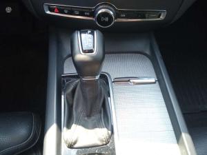 White Volvo V60 Cross Country 2019 in Panevezys, with an engine capacity of 1.97 L and mileage of 282 thousand km for 16100 €, photo 28 on AUTOMOTO.COM.LV