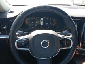 White Volvo V60 Cross Country 2019 in Panevezys, with an engine capacity of 1.97 L and mileage of 282 thousand km for 16100 €, photo 32 on AUTOMOTO.COM.LV
