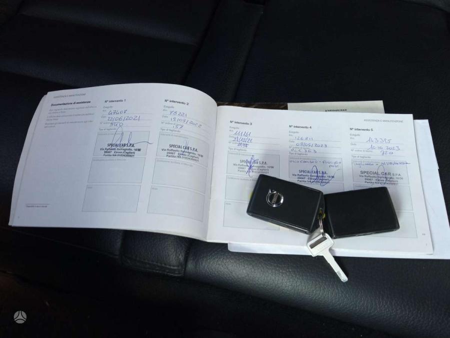White Volvo V60 Cross Country 2019 in Panevezys, with an engine capacity of 1.97 L and mileage of 282 thousand km for 16100 €, photo 37 on AUTOMOTO.COM.LV