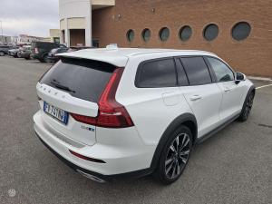 White Volvo V60 Cross Country 2019 in Panevezys, with an engine capacity of 1.97 L and mileage of 282 thousand km for 16100 €, photo 65 on AUTOMOTO.COM.LV