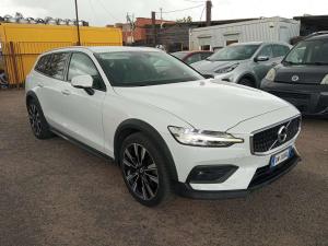 Balts Volvo V60 Cross Country 2019 Panevēža, ar dzinēja tilpumu 1.97 L un nobraukumu 282 tūkst. km par 12900 €, foto 3 vietnē AUTOMOTO.COM.LV