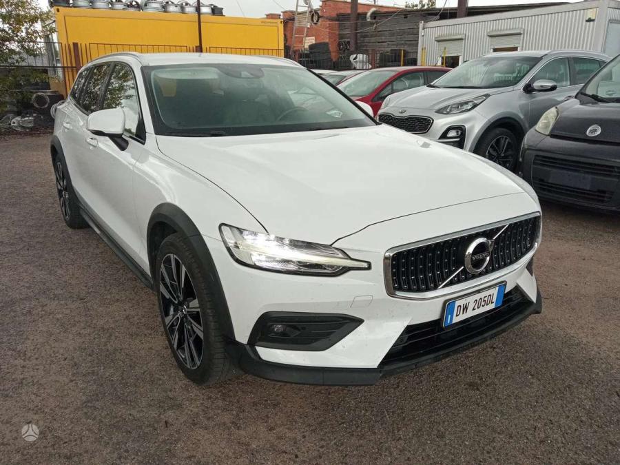 Balts Volvo V60 Cross Country 2019 Panevēža, ar dzinēja tilpumu 1.97 L un nobraukumu 282 tūkst. km par 12900 €, foto 4 vietnē AUTOMOTO.COM.LV