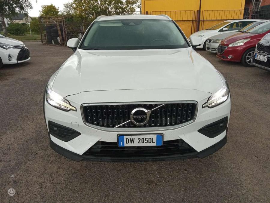 Balts Volvo V60 Cross Country 2019 Panevēža, ar dzinēja tilpumu 1.97 L un nobraukumu 282 tūkst. km par 12900 €, foto 5 vietnē AUTOMOTO.COM.LV