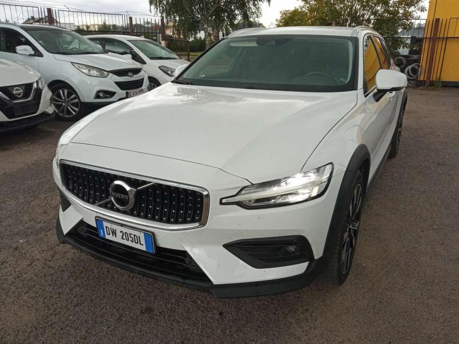 Balts Volvo V60 Cross Country 2019 Panevēža, ar dzinēja tilpumu 1.97 L un nobraukumu 282 tūkst. km par 12900 €, foto 6 vietnē AUTOMOTO.COM.LV