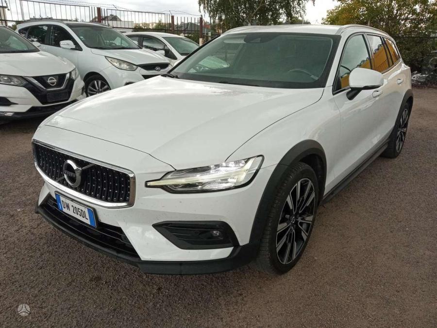 Balts Volvo V60 Cross Country 2019 Panevēža, ar dzinēja tilpumu 1.97 L un nobraukumu 282 tūkst. km par 12900 €, foto 7 vietnē AUTOMOTO.COM.LV
