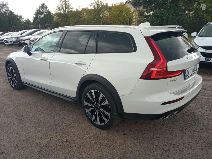 Balts Volvo V60 Cross Country 2019 Panevēža, ar dzinēja tilpumu 1.97 L un nobraukumu 282 tūkst. km par 12900 €, foto 9 vietnē AUTOMOTO.COM.LV