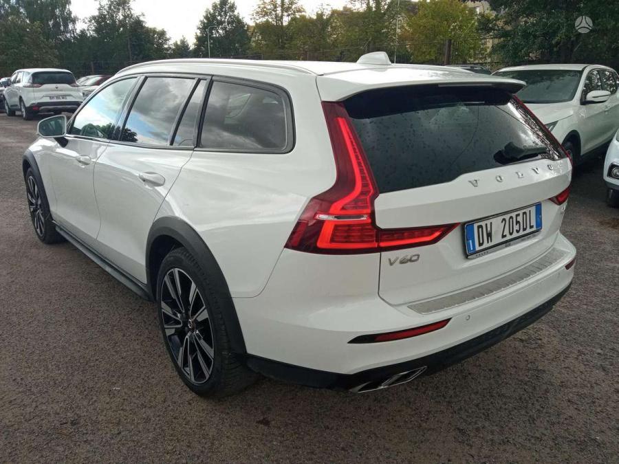 Balts Volvo V60 Cross Country 2019 Panevēža, ar dzinēja tilpumu 1.97 L un nobraukumu 282 tūkst. km par 12900 €, foto 10 vietnē AUTOMOTO.COM.LV