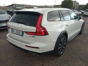 Balts Volvo V60 Cross Country 2019 Panevēža, ar dzinēja tilpumu 1.97 L un nobraukumu 282 tūkst. km par 12900 €, foto 12 vietnē AUTOMOTO.COM.LV