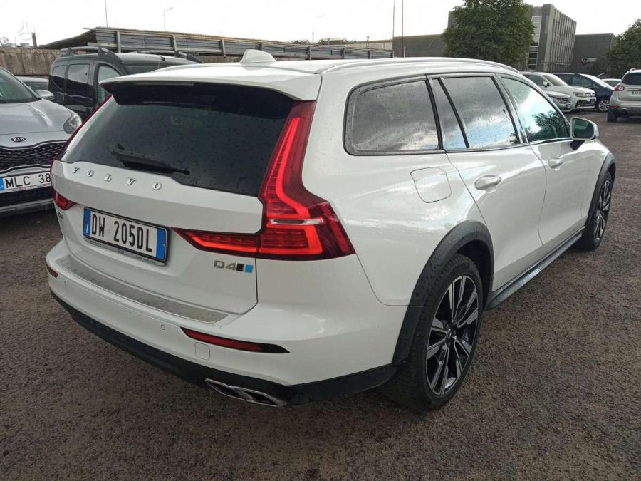 Balts Volvo V60 Cross Country 2019 Panevēža, ar dzinēja tilpumu 1.97 L un nobraukumu 282 tūkst. km par 12900 €, foto 12 vietnē AUTOMOTO.COM.LV