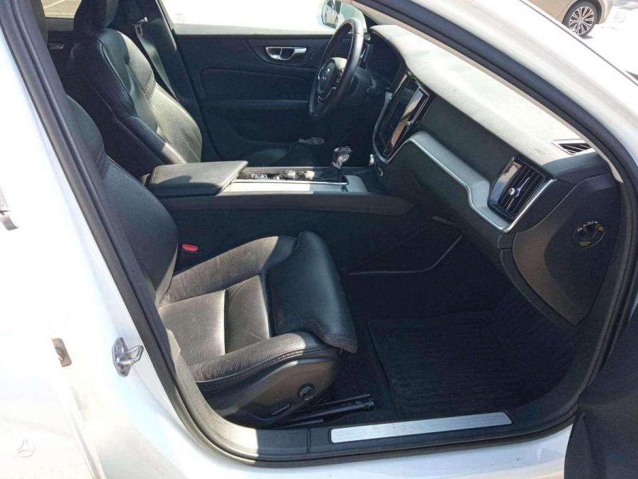 Balts Volvo V60 Cross Country 2019 Panevēža, ar dzinēja tilpumu 1.97 L un nobraukumu 282 tūkst. km par 12900 €, foto 15 vietnē AUTOMOTO.COM.LV