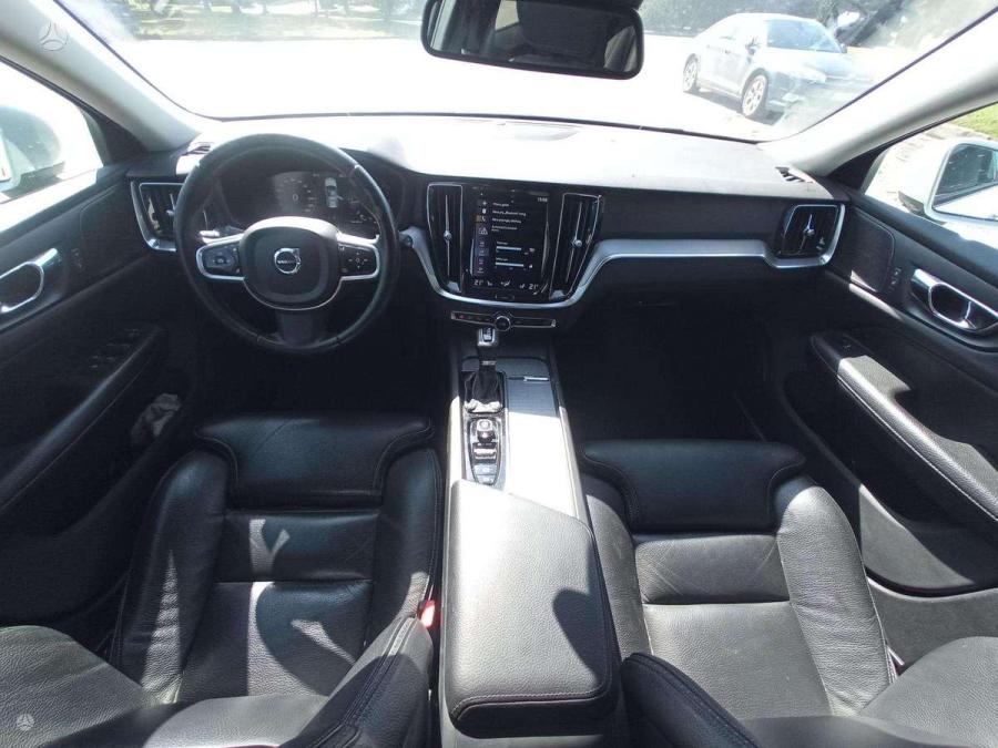Balts Volvo V60 Cross Country 2019 Panevēža, ar dzinēja tilpumu 1.97 L un nobraukumu 282 tūkst. km par 12900 €, foto 18 vietnē AUTOMOTO.COM.LV