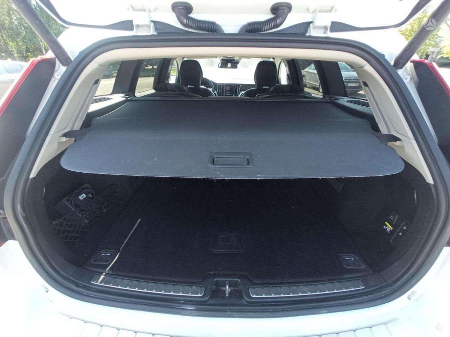 Balts Volvo V60 Cross Country 2019 Panevēža, ar dzinēja tilpumu 1.97 L un nobraukumu 282 tūkst. km par 12900 €, foto 19 vietnē AUTOMOTO.COM.LV