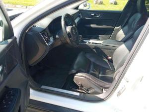 Balts Volvo V60 Cross Country 2019 Panevēža, ar dzinēja tilpumu 1.97 L un nobraukumu 282 tūkst. km par 12900 €, foto 22 vietnē AUTOMOTO.COM.LV