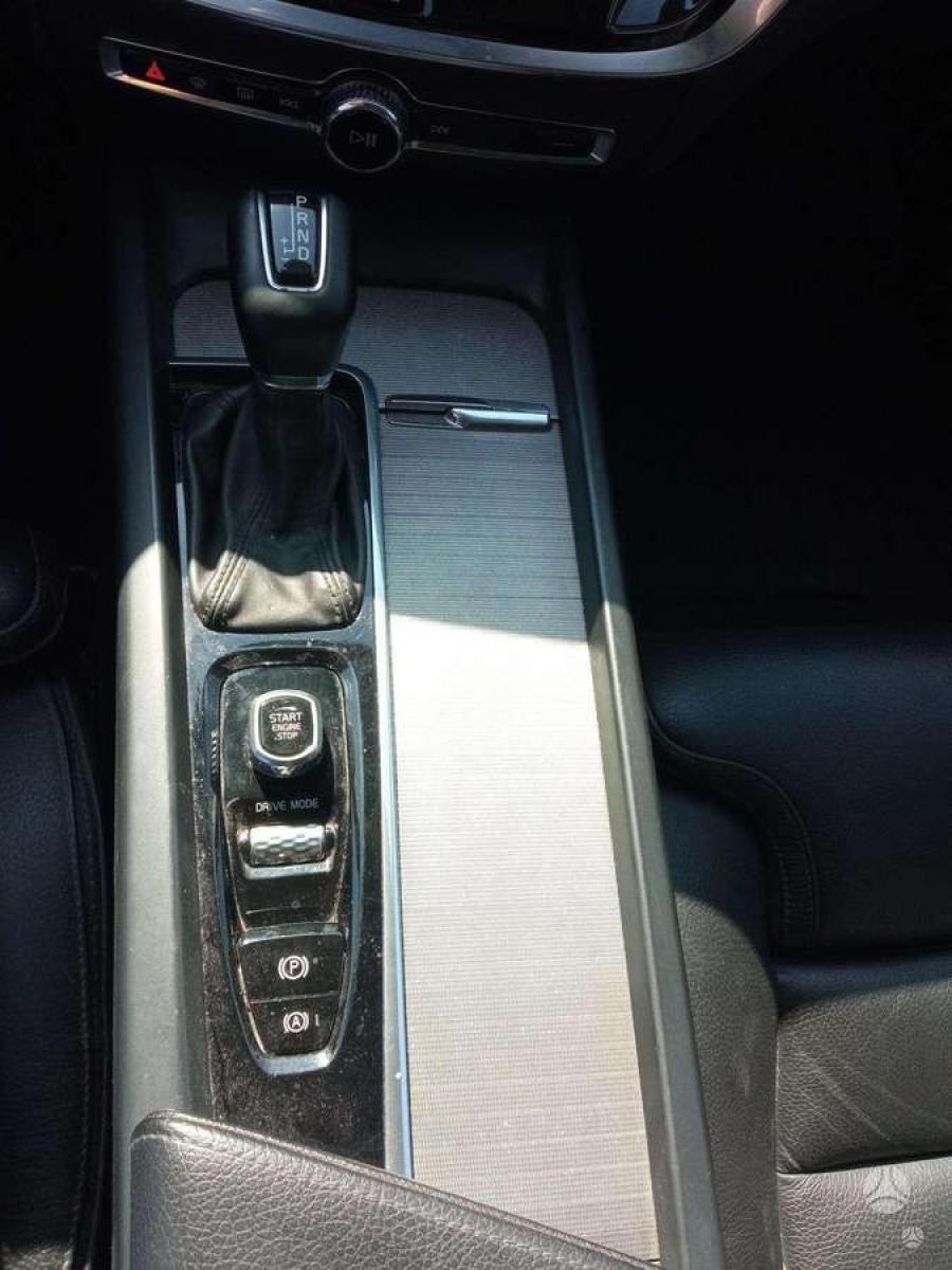 Balts Volvo V60 Cross Country 2019 Panevēža, ar dzinēja tilpumu 1.97 L un nobraukumu 282 tūkst. km par 12900 €, foto 23 vietnē AUTOMOTO.COM.LV