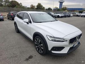 Balts Volvo V60 Cross Country 2019 Panevēža, ar dzinēja tilpumu 1.97 L un nobraukumu 282 tūkst. km par 12900 €, foto 42 vietnē AUTOMOTO.COM.LV