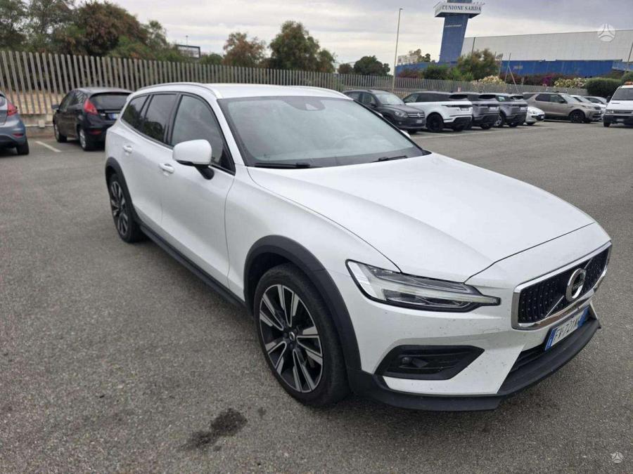 Balts Volvo V60 Cross Country 2019 Panevēža, ar dzinēja tilpumu 1.97 L un nobraukumu 282 tūkst. km par 12900 €, foto 42 vietnē AUTOMOTO.COM.LV