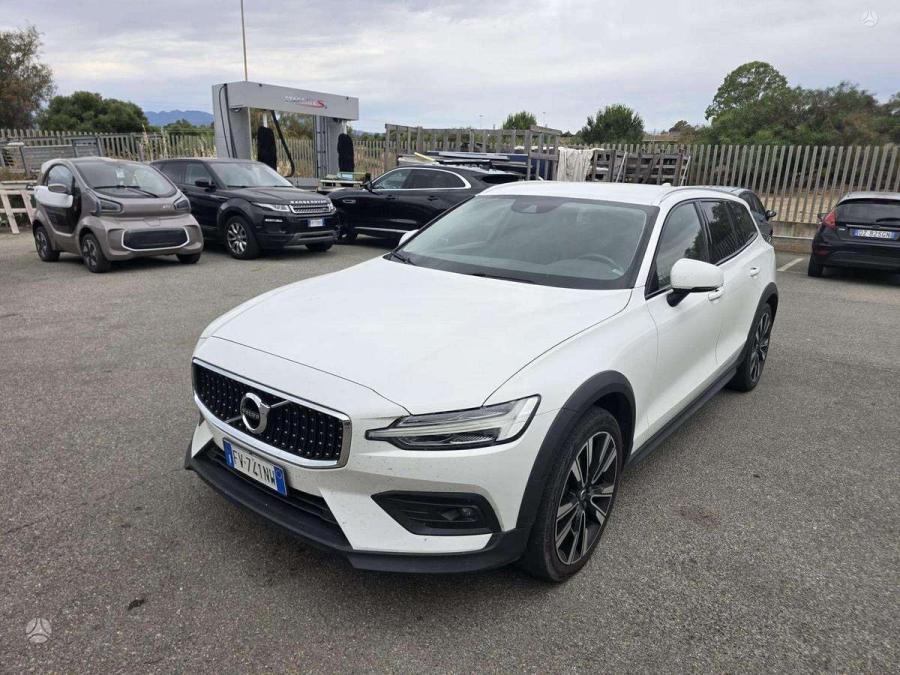 Balts Volvo V60 Cross Country 2019 Panevēža, ar dzinēja tilpumu 1.97 L un nobraukumu 282 tūkst. km par 12900 €, foto 43 vietnē AUTOMOTO.COM.LV