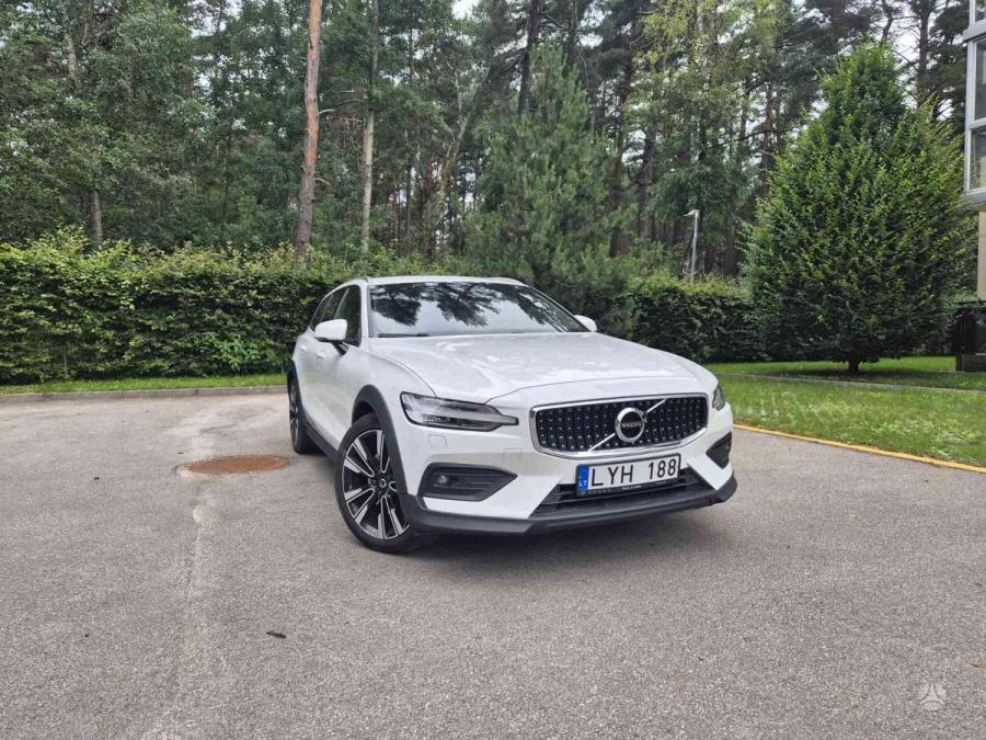 Белый Вольво V60 Cross Country 2020 в Клайпеда, объемом двигателя 1.97 л и пробегом 96 тыс. км за 25000 €, фото 3 на AUTOMOTO.COM.LV