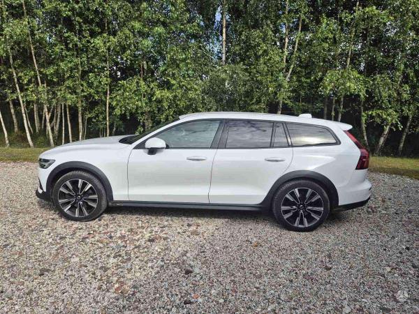 Balts Volvo V60 Cross Country 2020 Klaipėda, ar dzinēja tilpumu 1.97 L un nobraukumu 96 tūkst. km par 25000 €, foto 3 vietnē AUTOMOTO.COM.LV