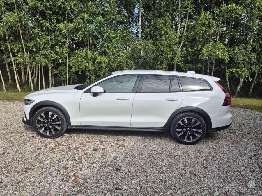 Белый Вольво V60 Cross Country 2020 в Клайпеда, объемом двигателя 1.97 л и пробегом 96 тыс. км за 25000 €, фото 4 на AUTOMOTO.COM.LV