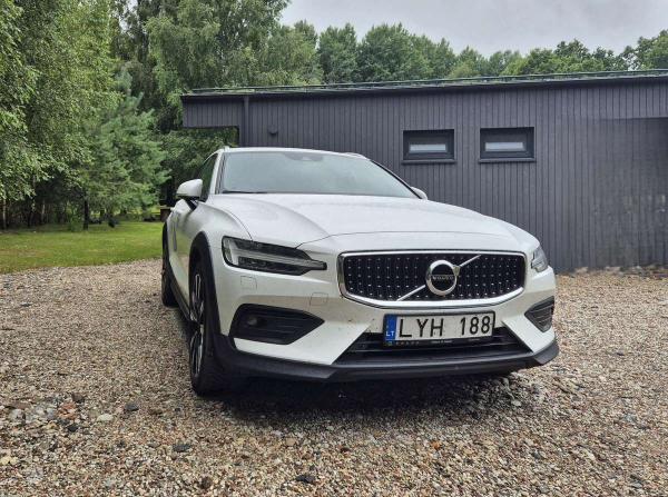 Balts Volvo V60 Cross Country 2020 Klaipėda, ar dzinēja tilpumu 1.97 L un nobraukumu 96 tūkst. km par 25000 €, foto 5 vietnē AUTOMOTO.COM.LV
