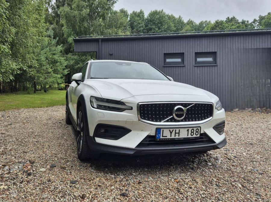 Белый Вольво V60 Cross Country 2020 в Клайпеда, объемом двигателя 1.97 л и пробегом 96 тыс. км за 25000 €, фото 6 на AUTOMOTO.COM.LV