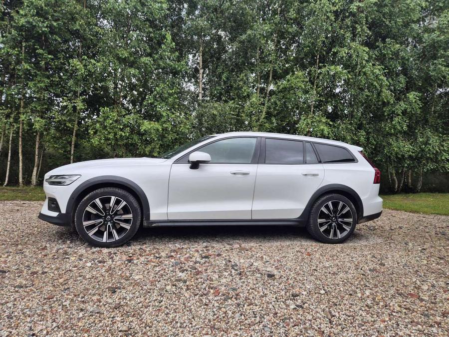 Белый Вольво V60 Cross Country 2020 в Клайпеда, объемом двигателя 1.97 л и пробегом 96 тыс. км за 25000 €, фото 7 на AUTOMOTO.COM.LV