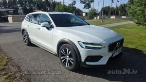 Белый Вольво V60 Cross Country 2020 в Таллин, объемом двигателя 2.00 л и пробегом 206 тыс. км за 18490 €, фото  на AUTOMOTO.COM.LV