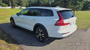 Белый Вольво V60 Cross Country 2020 в Таллин, объемом двигателя 2.00 л и пробегом 206 тыс. км за 18490 €, фото 3 на AUTOMOTO.COM.LV
