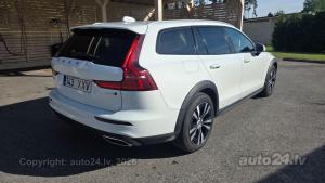 Белый Вольво V60 Cross Country 2020 в Таллин, объемом двигателя 2.00 л и пробегом 206 тыс. км за 18490 €, фото 4 на AUTOMOTO.COM.LV