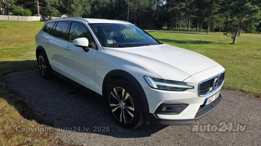 Белый Вольво V60 Cross Country 2020 в Таллин, объемом двигателя 2.00 л и пробегом 206 тыс. км за 18490 €, фото 7 на AUTOMOTO.COM.LV