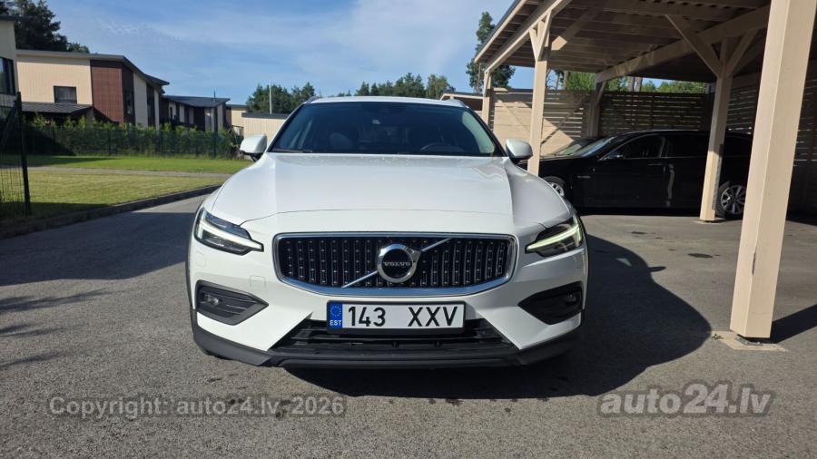 Белый Вольво V60 Cross Country 2020 в Таллин, объемом двигателя 2.00 л и пробегом 206 тыс. км за 18490 €, фото 12 на AUTOMOTO.COM.LV