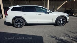 Белый Вольво V60 Cross Country 2020 в Таллин, объемом двигателя 2.00 л и пробегом 206 тыс. км за 18490 €, фото 15 на AUTOMOTO.COM.LV